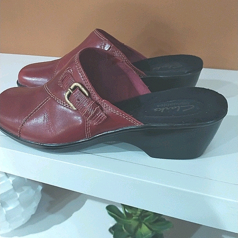 Clarks Red Clogs - Gem